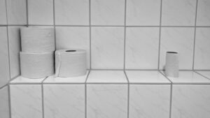 Sangre en las heces (rectorragia): qué es, causas y síntomas asociados ...